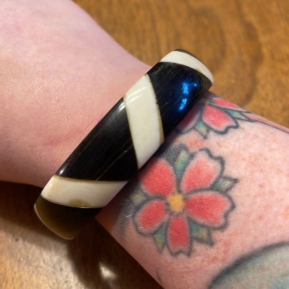 Vintage | Jewelry | Vintage 7s Boho Bone And Horn Inlayed Bangle Indian ...